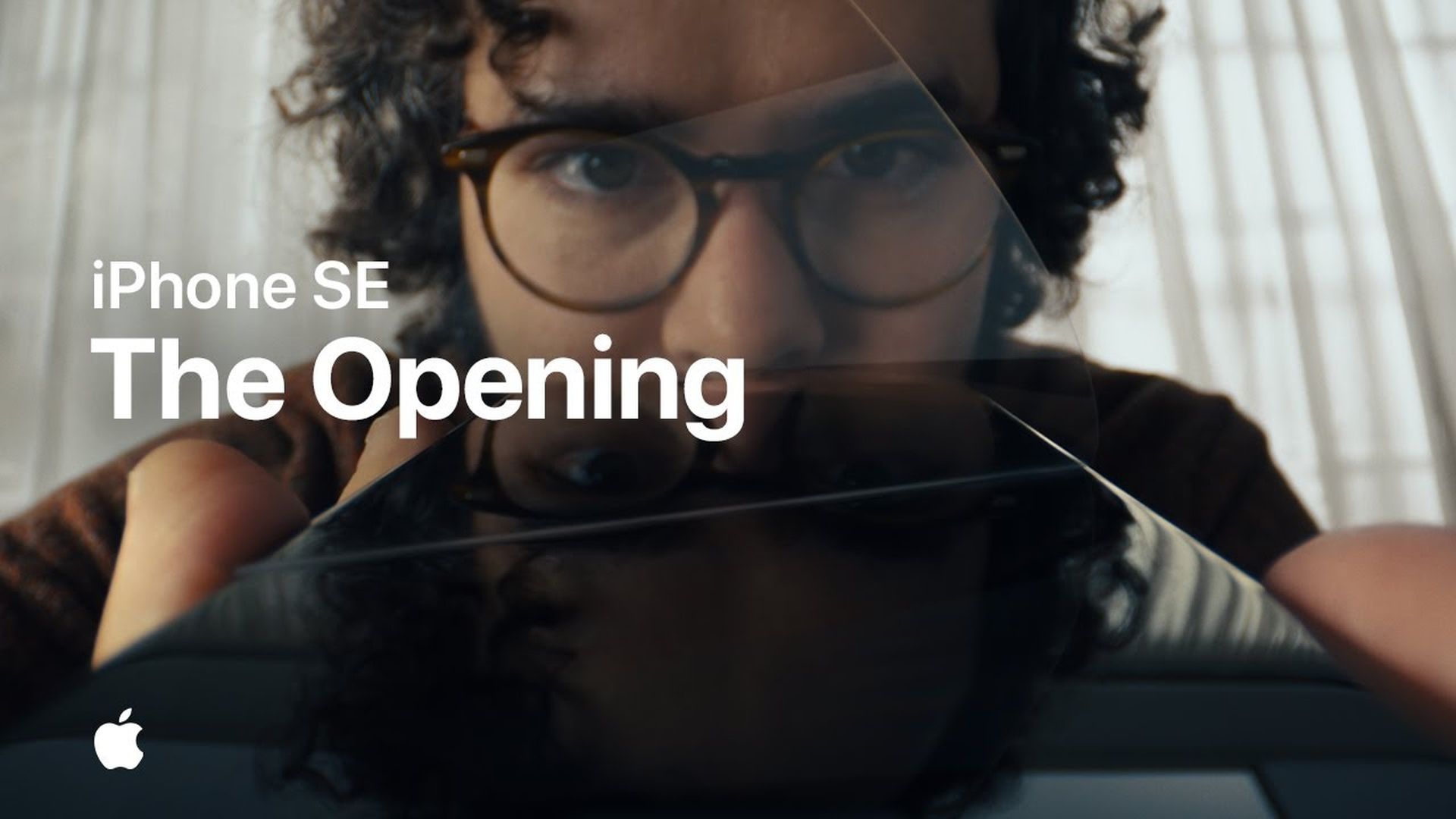 Nowa reklama iPhone'a SE zatytułowana "The Opening"